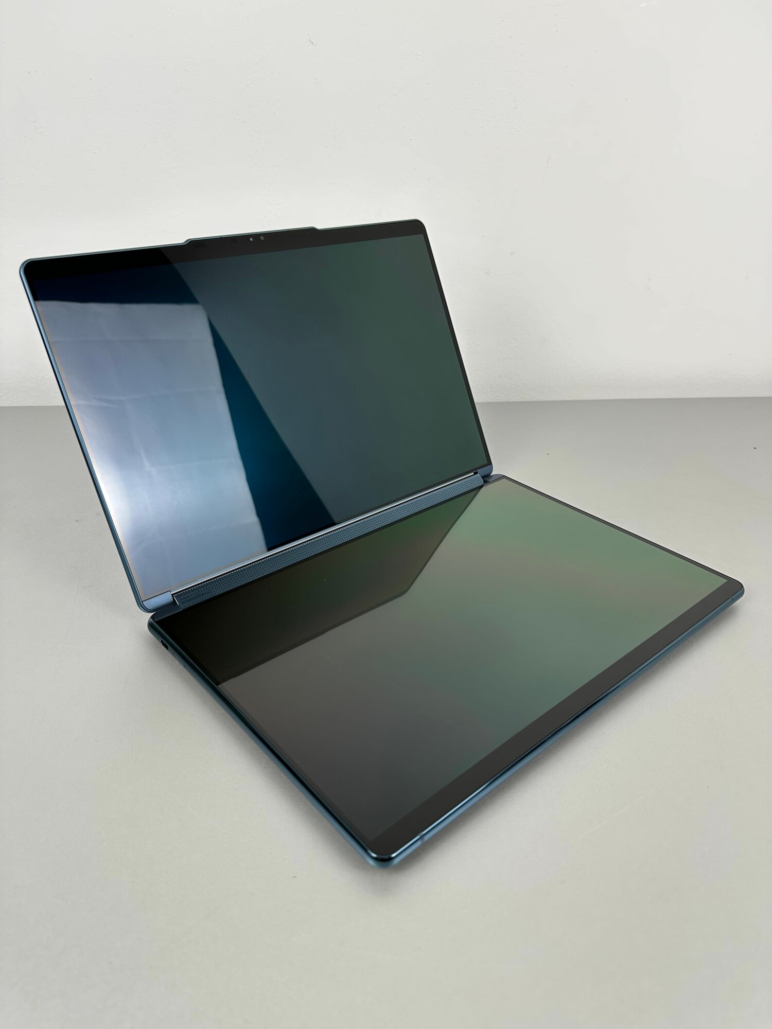 Ноутбук Lenovo Yoga Book 9i / Ultra 7 155U, 32GB, 1TB, ОLЕD, 2.8K