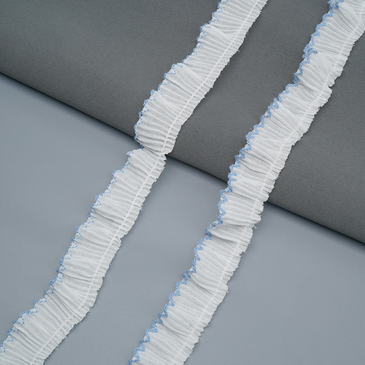 3Al169 Кружево плиссированное (складка плиссе) 2,5см*45,72м (01 белый/голубой), 45.72 м