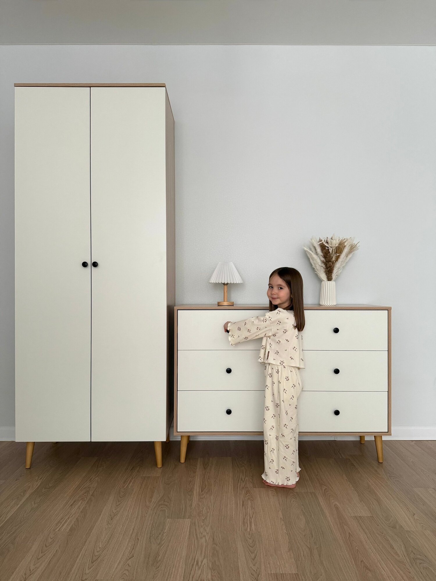 Комод большой Модерн 6 ящиков Дуб сонома/белый, черные ручки