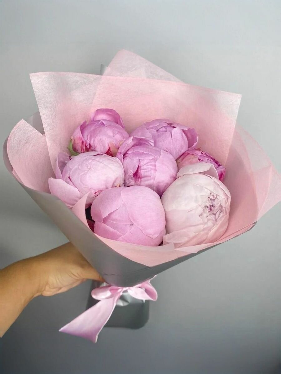 Розовые ароматные пионы