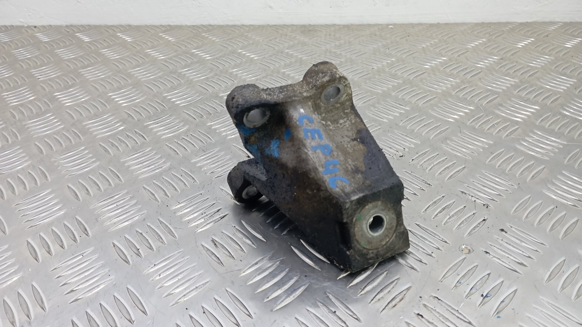 Кронштейн двигателя дизельный AUDI A6 C6