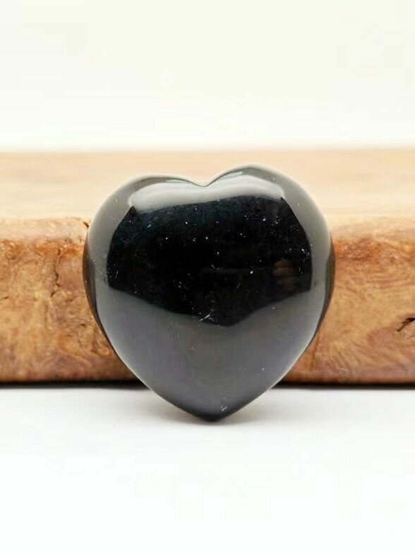 Натуральный обсидиан 25 мм в форме сердца черный камень-талисман для защиты и силы