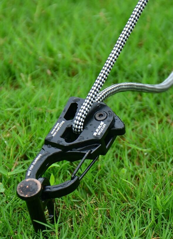 Веревка с карабином, Металлический карабин с храповиком, канат толщиной 6 мм снабжен крючками из нержавеющей стали.