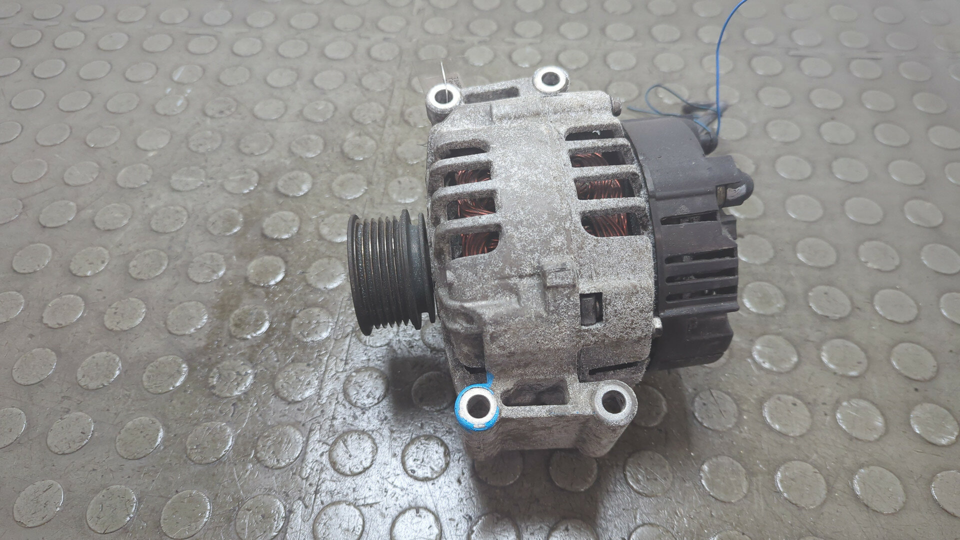 Генератор Audi A4 (B6) Б/У