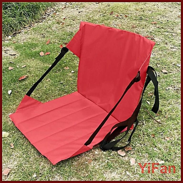 Йога, медитация и расслабляющие стулья, сложенные