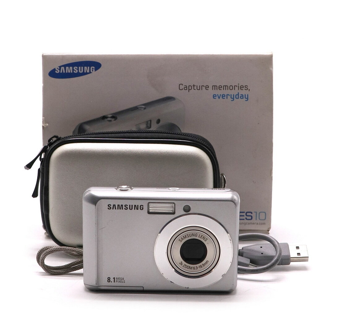 Цифровая фотокамера Samsung ES10 в упаковке
