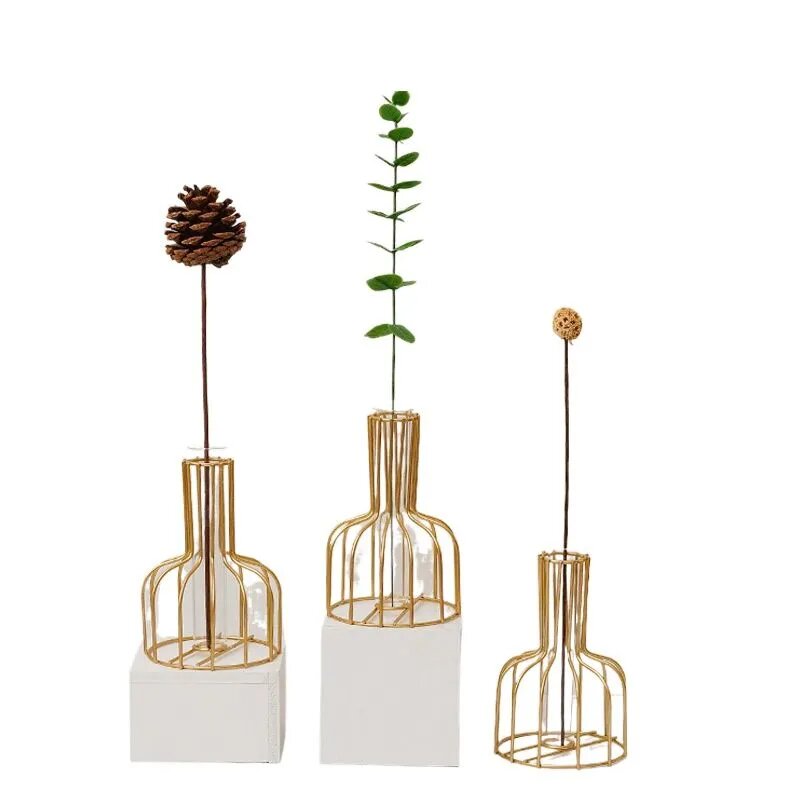 Маленькая бутылка вина, креативная простая полая