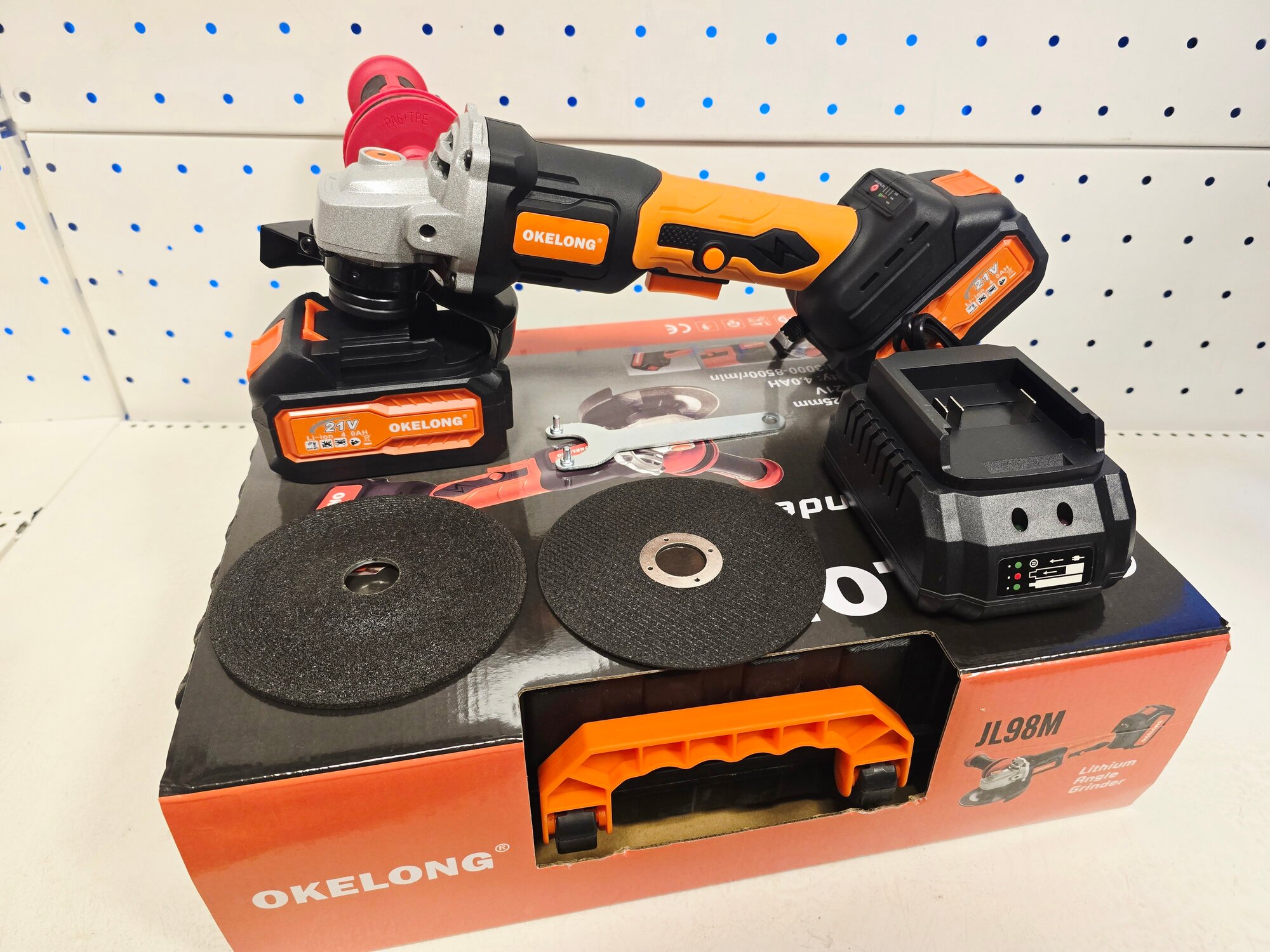 Аккумуляторная бесщеточная УШМ болгарка Okelong JL98M 125мм регулировка оборотов 3000-8500об/мин 21В 2х4Ач кейс