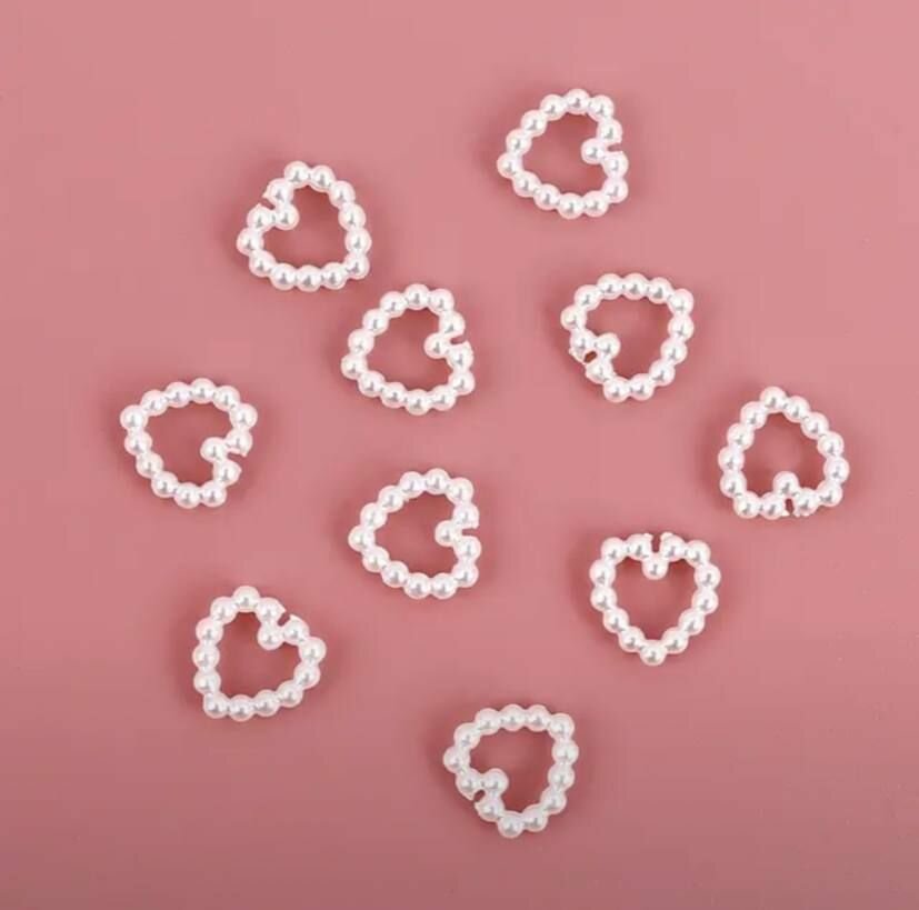 Фигурки для ногтей 3д сердечки белые из бусин для маникюра 10шт
