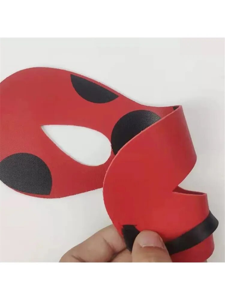 Насекомые-аксессуары: сумка, карнавальные очки, волшебная палочка, ободок.