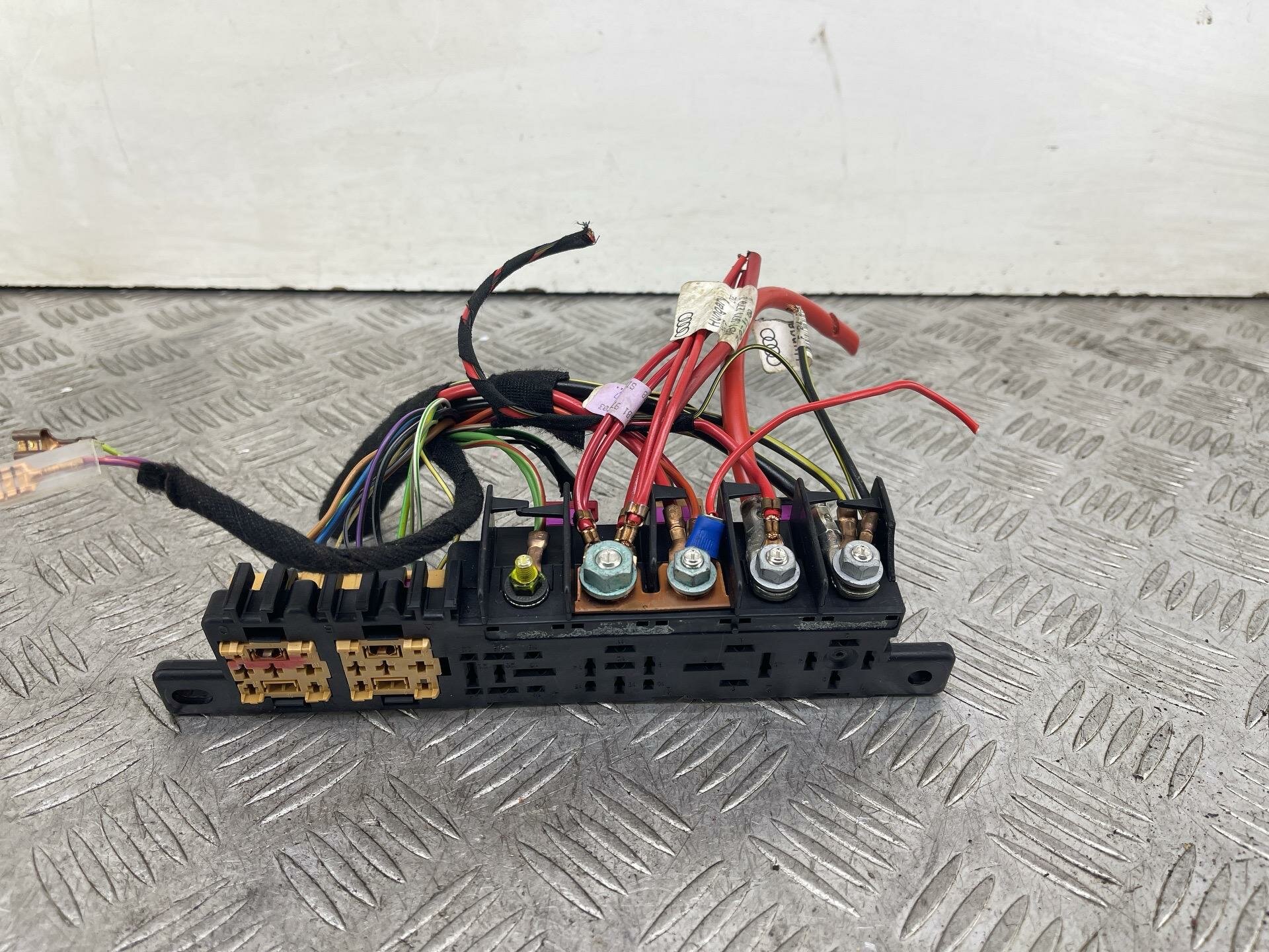 Блок реле Audi A6 C5 (1997 - 2001) 8L0941822A