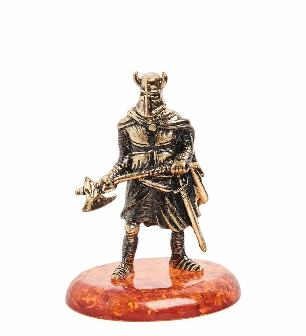 Фигурка Рыцарь с топором (латунь, янтарь) A2103930 Народные промыслы бронзовый