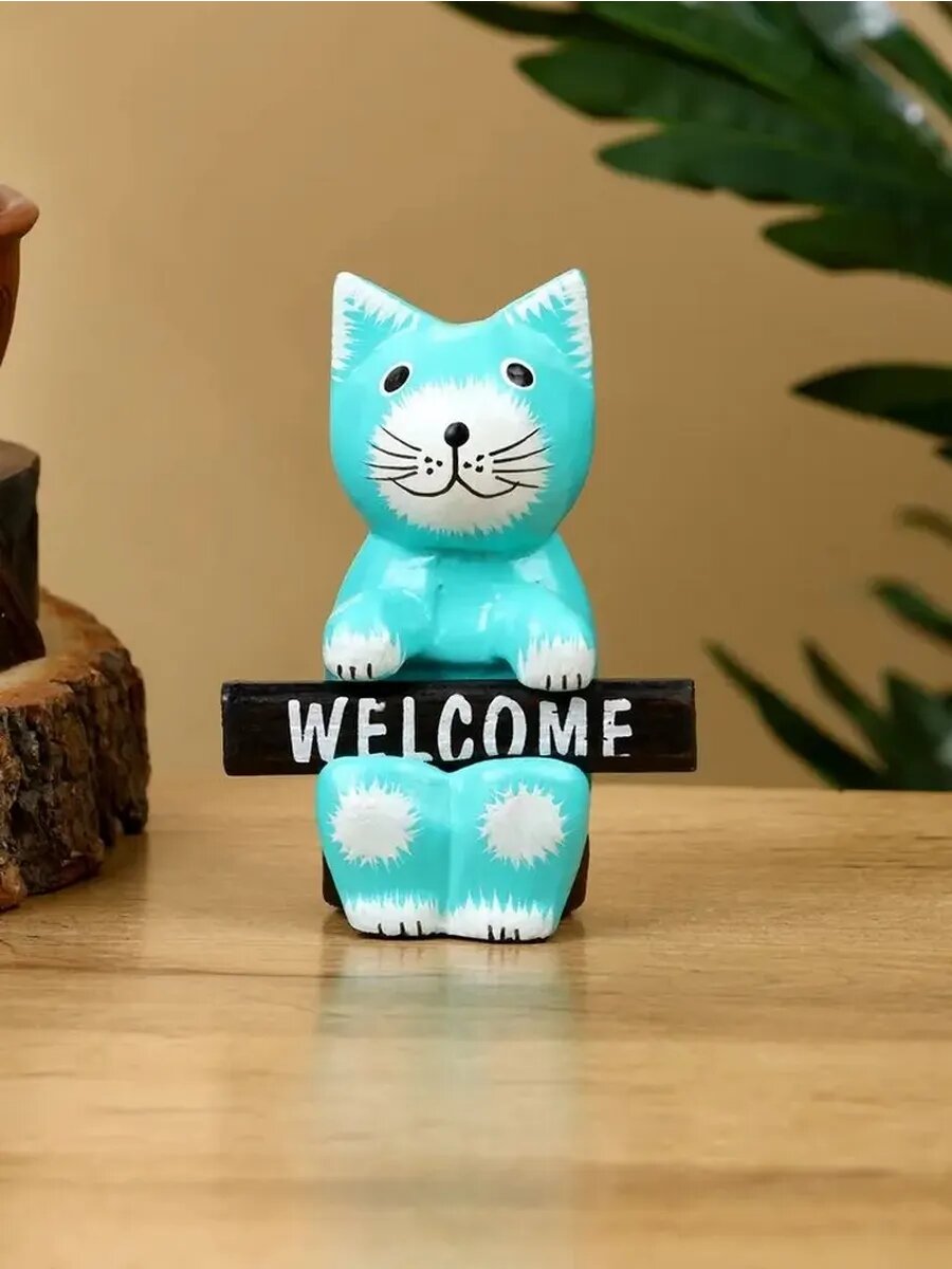 Декоративный кот с табличкой Welcome из дерева