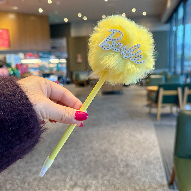 Ручка для журнала с помпонами в виде девочки Барби, инкрустированная бриллиантами, креативная шариковая ручка для студентов, милые канцелярские принадлежности для детей, плюшевая ручка в корейском стиле