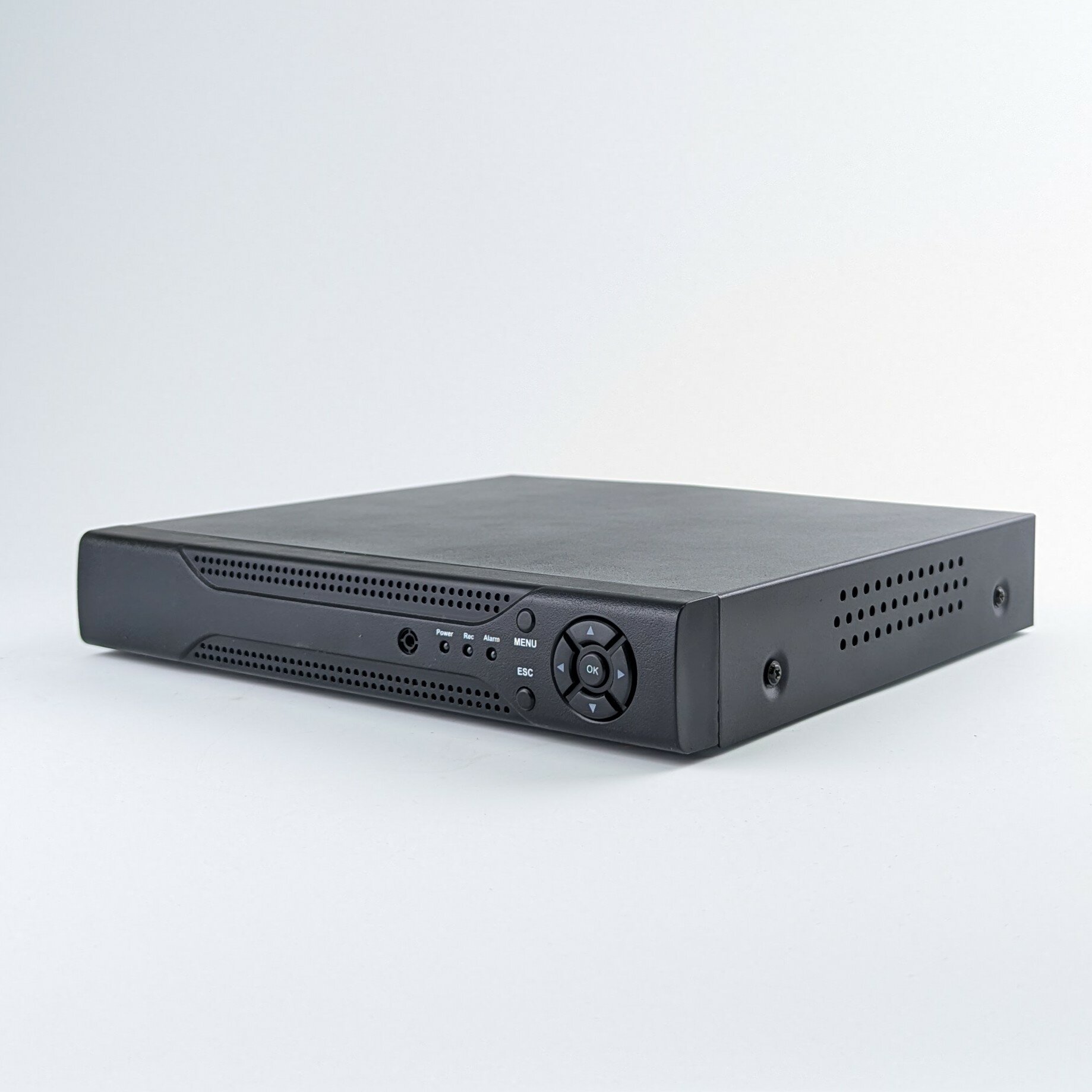 Divitec DT-iDVR7004-H-E 4-х канальный сетевой видеорегистратор. ОС — LINUX, формат сжатия видео — H.264