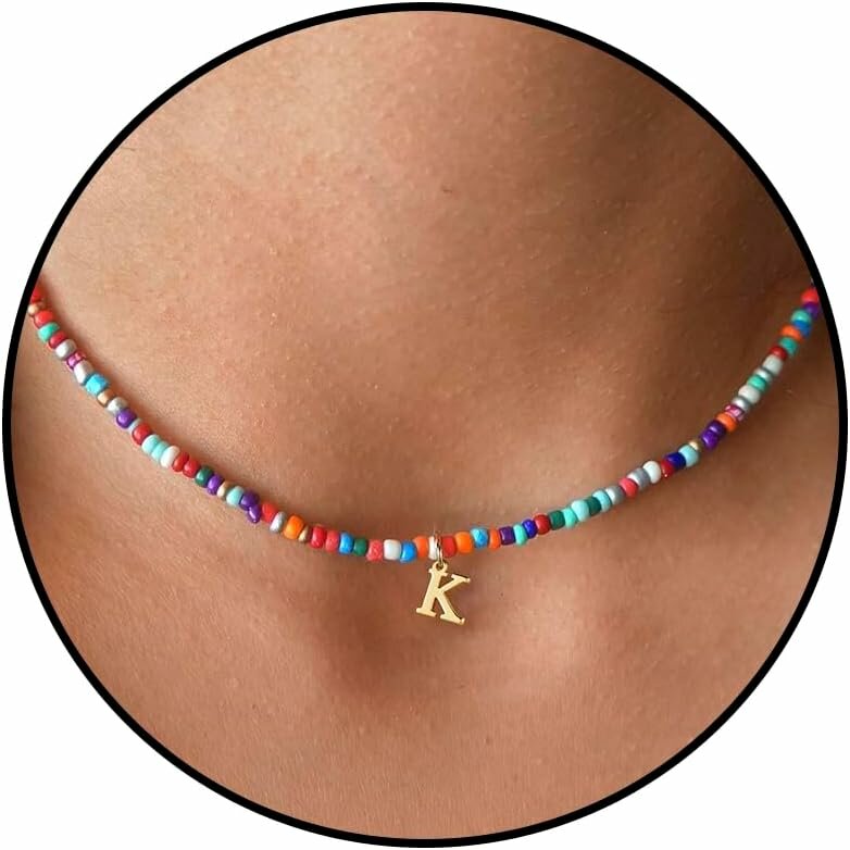 Красочные кулоны с буквами, подходящие для девочек и женщин, чокеры из бисера, кулоны с буквами, подарки для девочек, модные вещи, кулоны с буквами в богемном стиле, персонализированные подарки, украшения, подходящие для девочек и женщин.