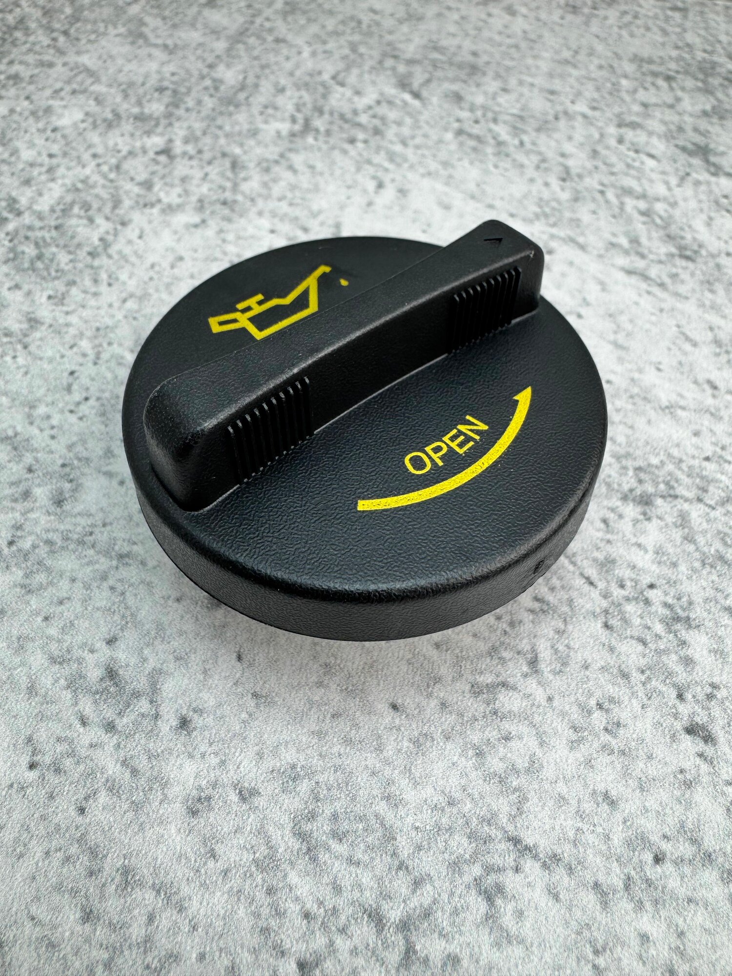 Крышка маслозаливной горловины 2651026600. Для Хендай Солярис Санта Фе Старекс IX35 Элантра Соната Киа Рио Сид Церато Соренто Спортейдж