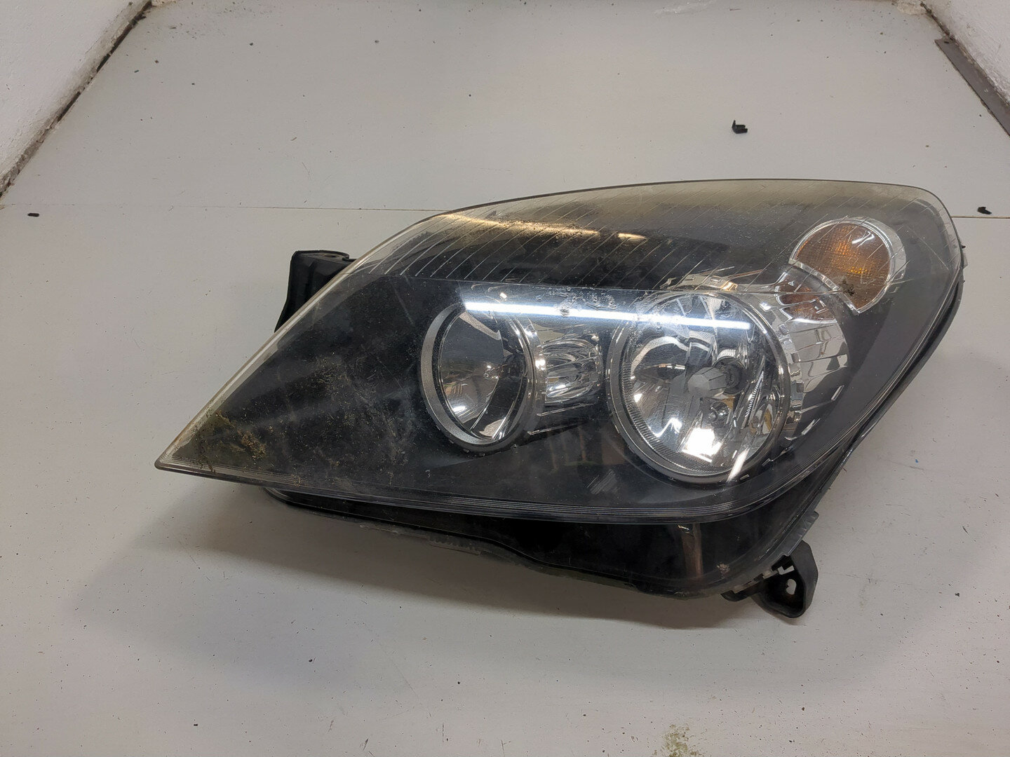 Фара (передняя) левая Opel Astra H Б/У