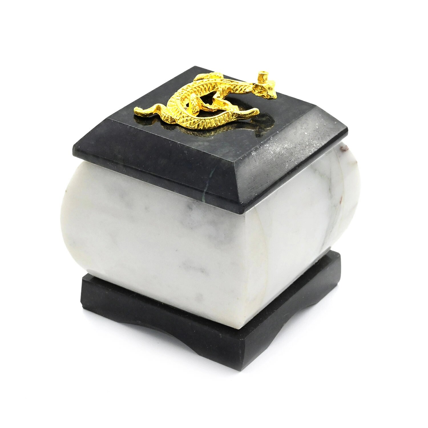 Шкатулка из мрамора с ящерицей 55*55*65мм. .