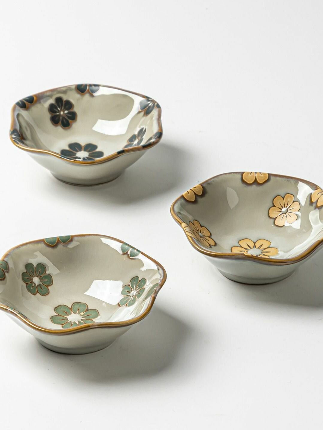 Блюдце: Роскошное керамическое блюдце в виде цветка, деревенский стиль, для соусов и специй