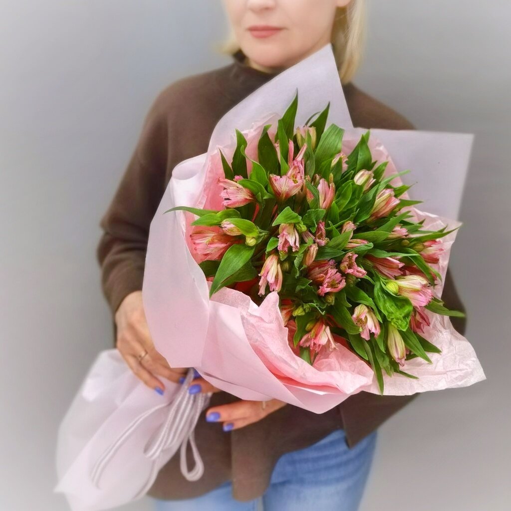 Нежный букет из розовых альстромерий для особого случая