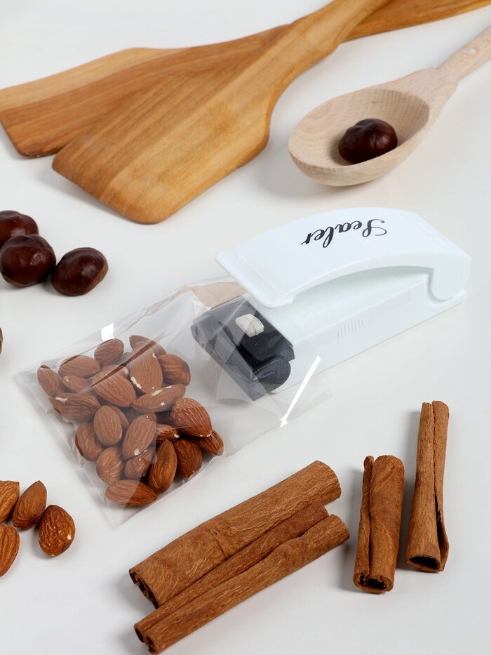 Машинка для запаивания пакетов, 10×4 см, белая