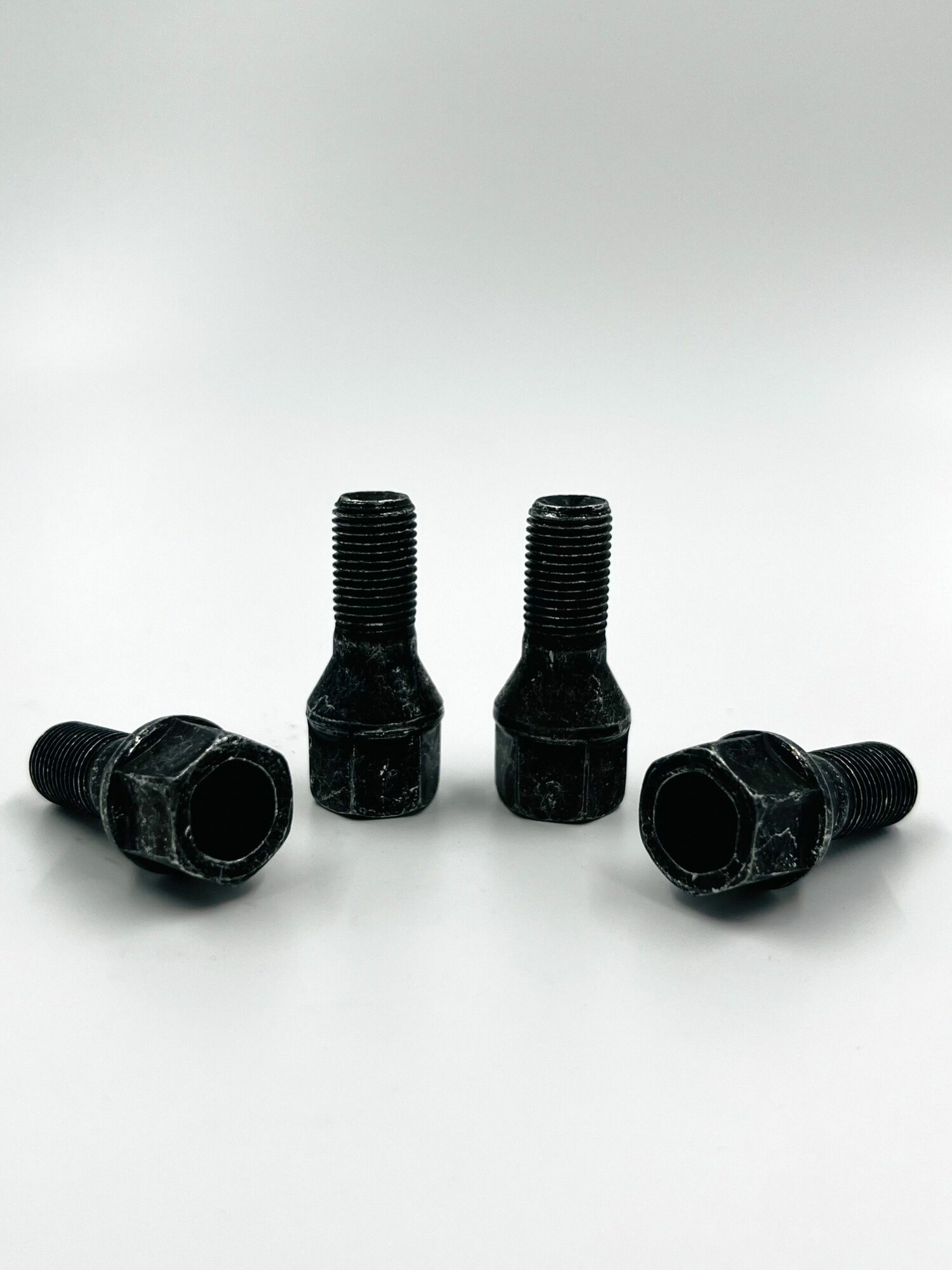 Болт крепления колеса подходит для ВАЗ 2108-15 под ключ на 17 комплект 4 шт