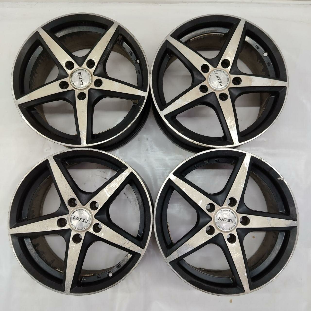 Комплект (4 шт) колесных дисков Ijitsu 16x7 PCD 5x114.3 D67.1 ET45 (Реплика)