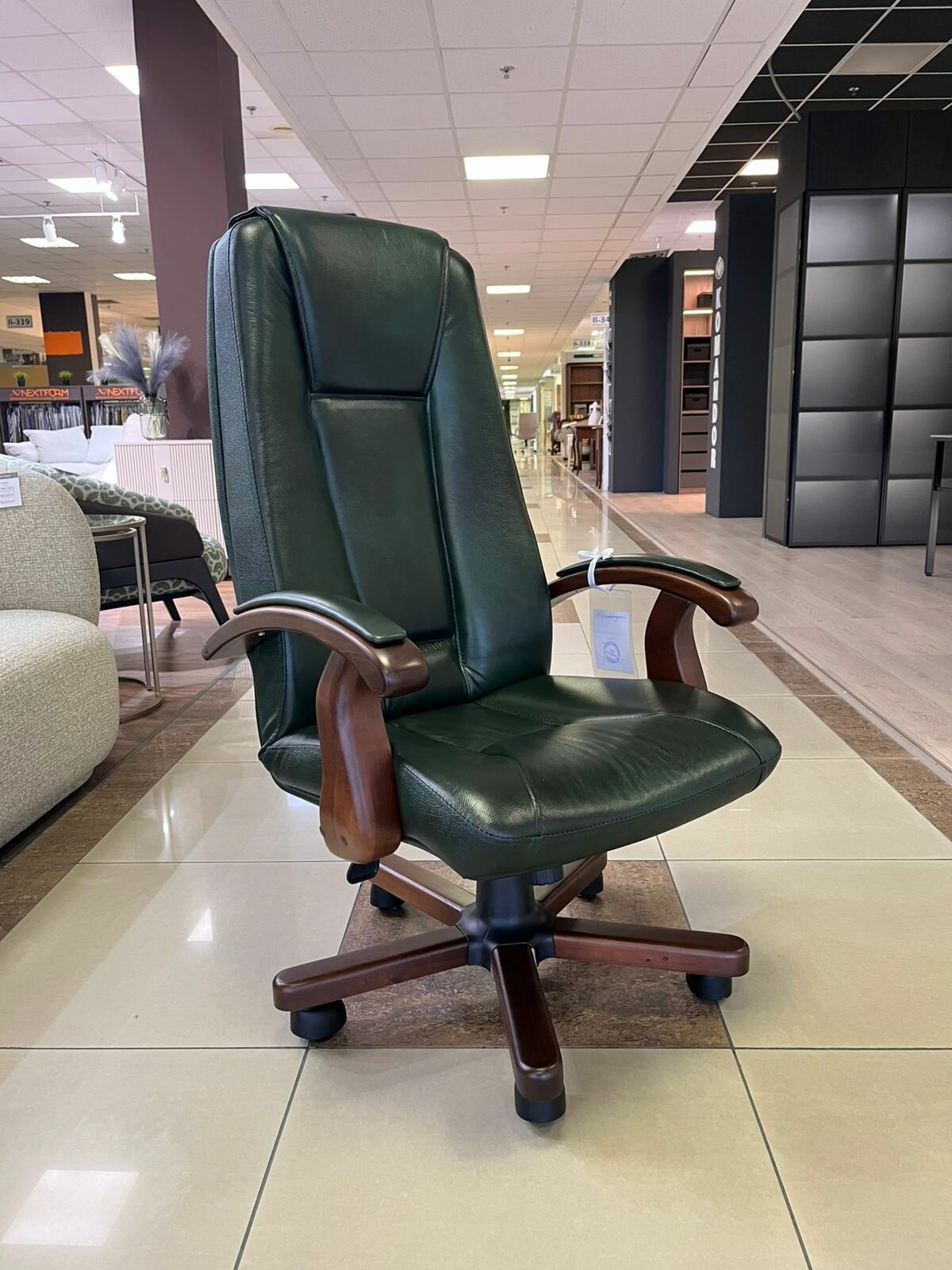 Кресло руководителя Лорд натуральная кожа 2005/дерево/МПД/ДБ