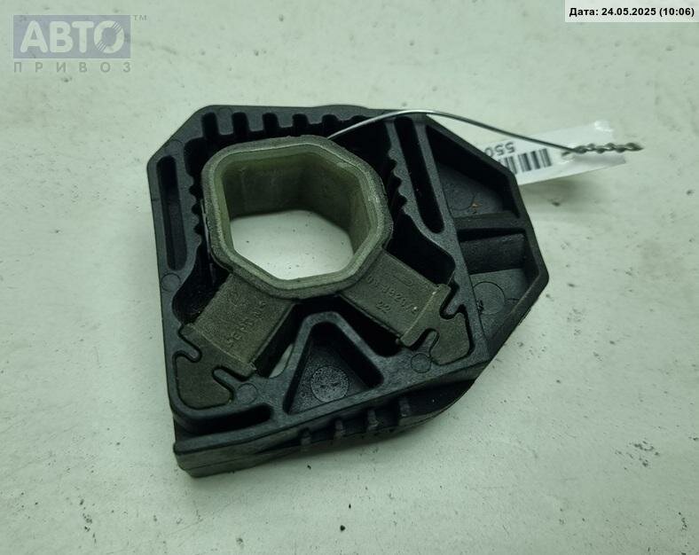 Кронштейн радиатора Volkswagen Passat B6