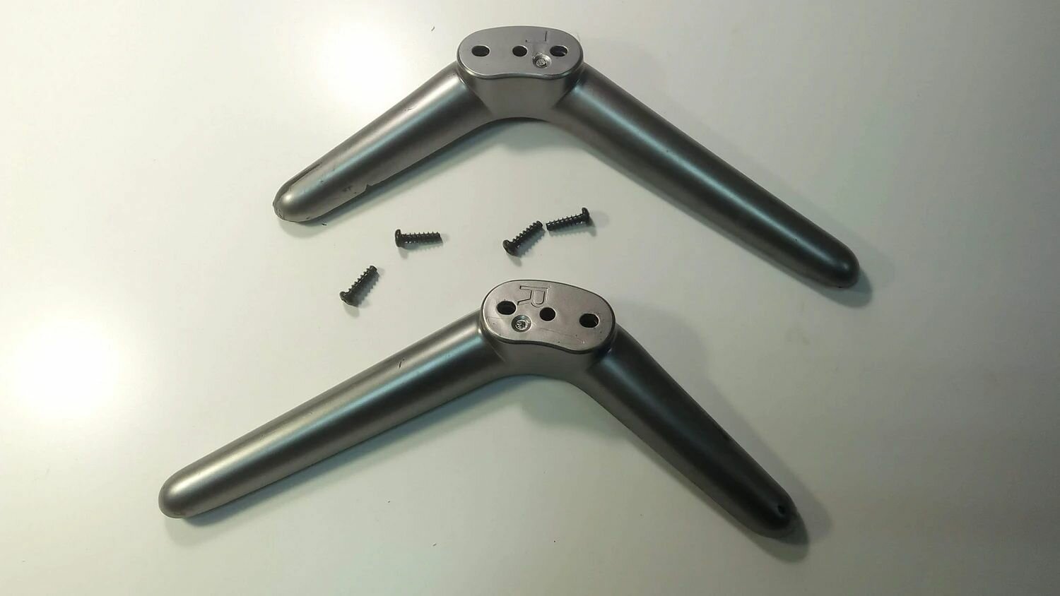 2 Пластиковые ножки с болтами крепления для 43Fs112X Lcd Телевизор Hi Подставка арт. 11194