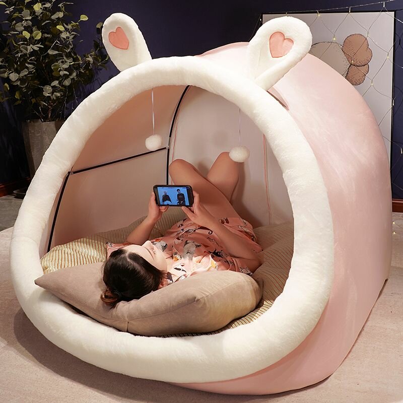 Большая конура, наполнитель для кошачьих туалетов, диван для отдыха