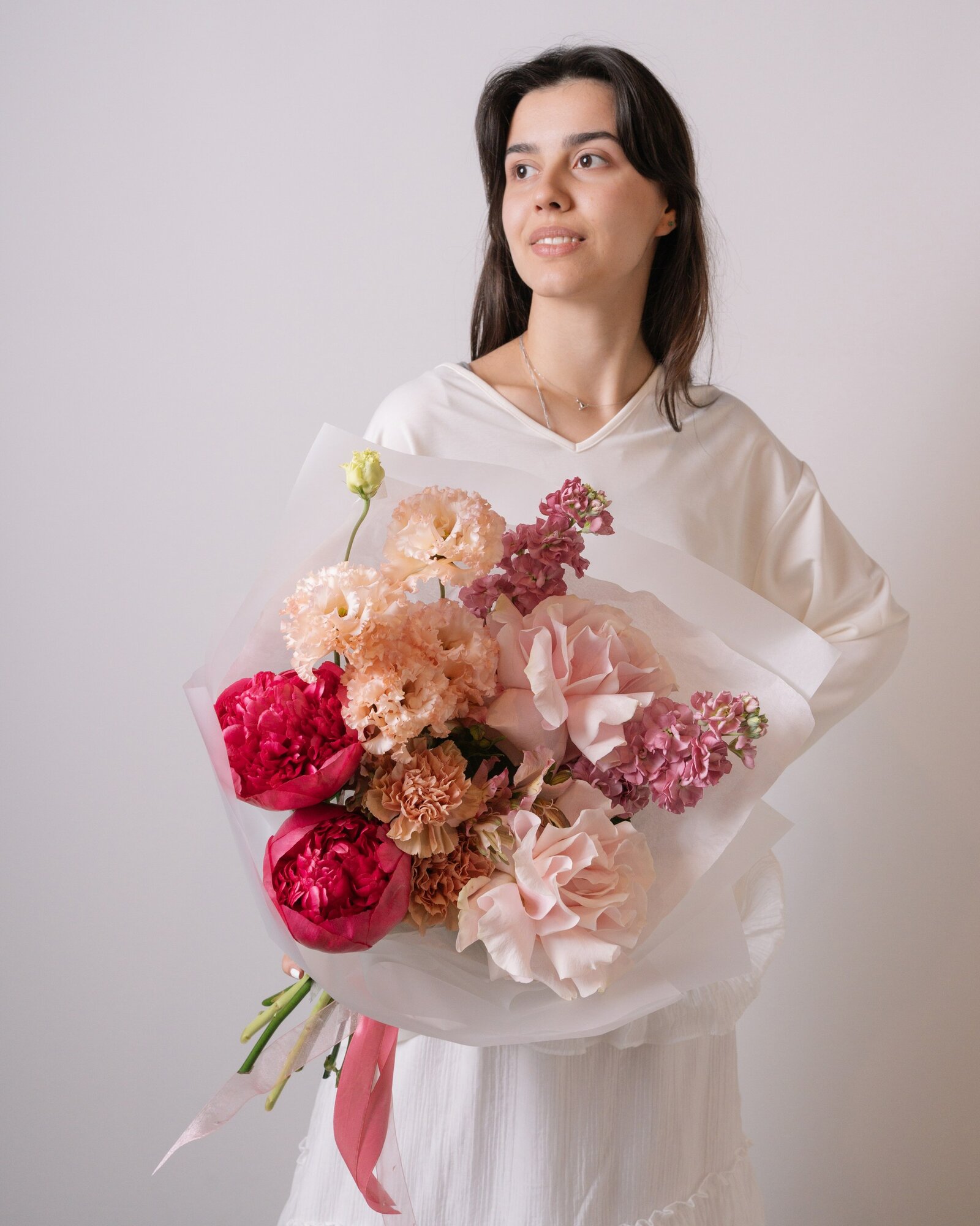 Букет "Ароматная Маттиола", с пионами, изысканный, для мамы, учителя, любимой.