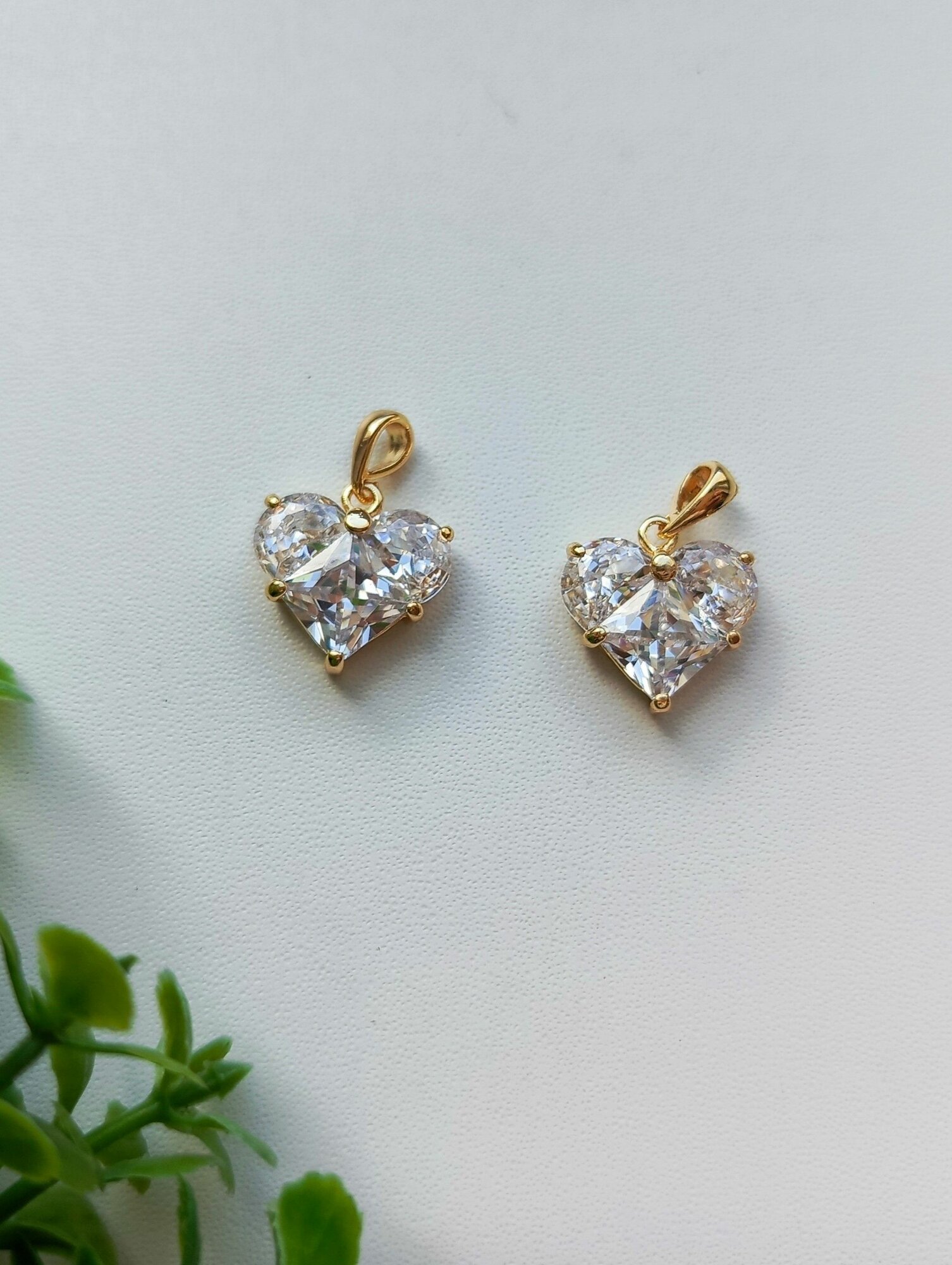 Подвеска Сердце прозрачное с фианитами (2 шт.). Латунь, позолота. Корейская фурнитура для бижутерии, украшений