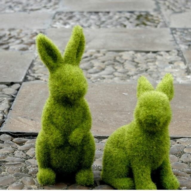 Топиарная фигура из искусственной травы