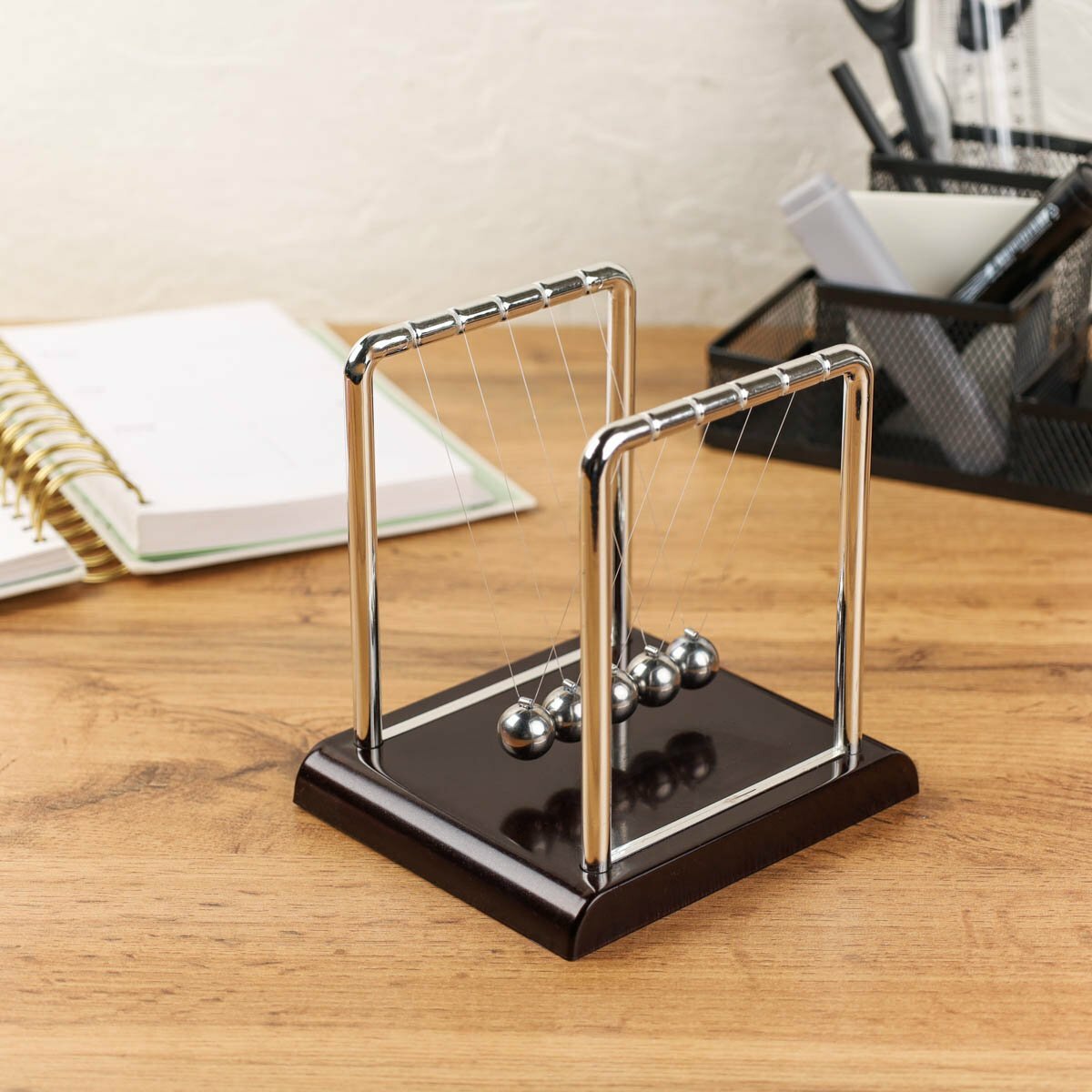 Маятник Ньютона / кинетический маятник антистресс 14 см