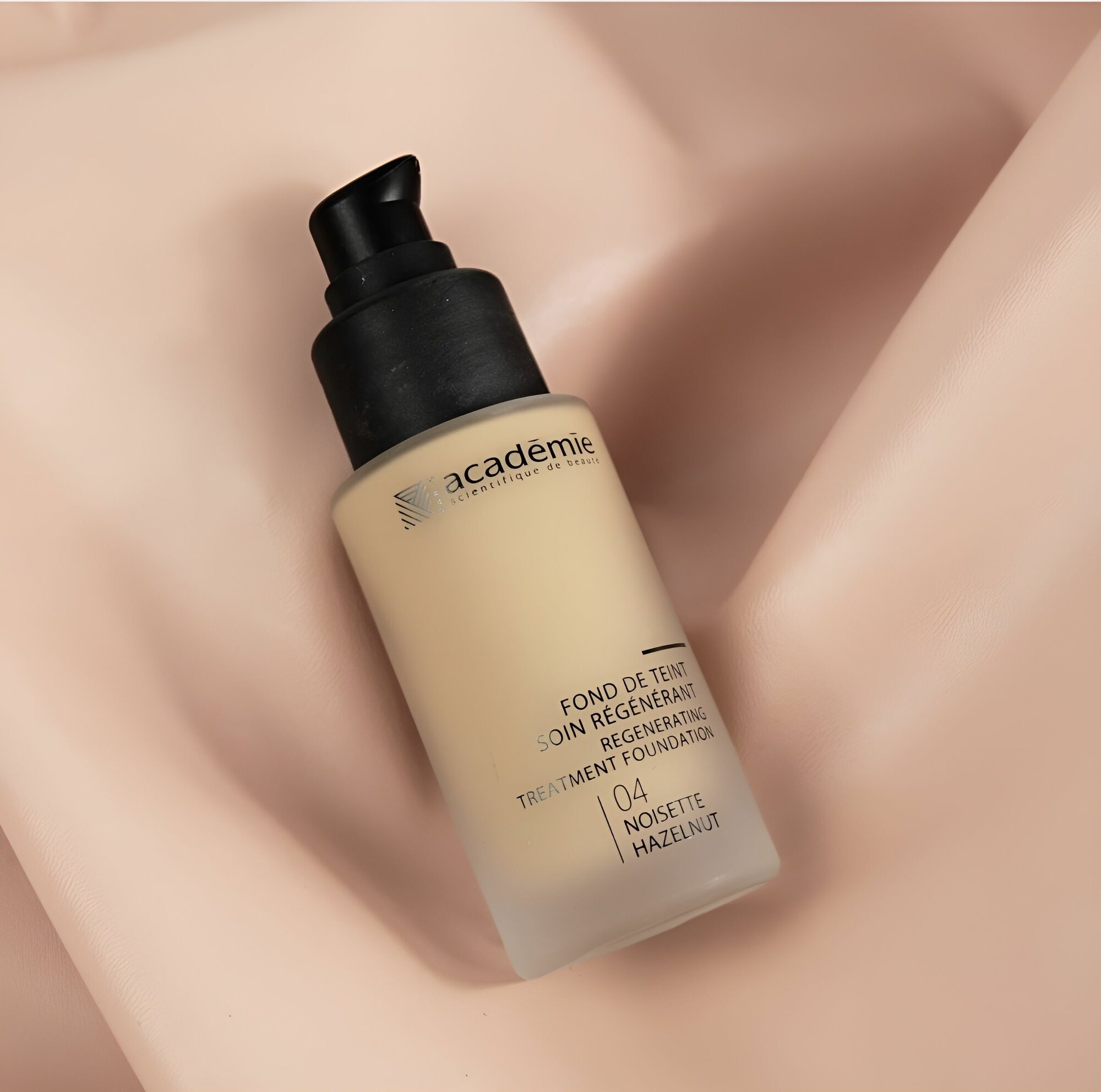 Academie Регенерирующая тональная основа тон 4 Орех Regenerating Treatment Foundation, Франция