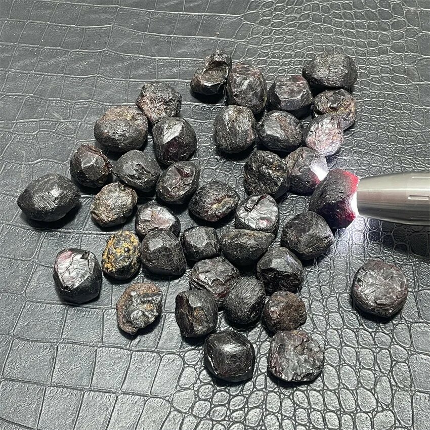 Натуральный красный гранат, хрусталь, 1 кг