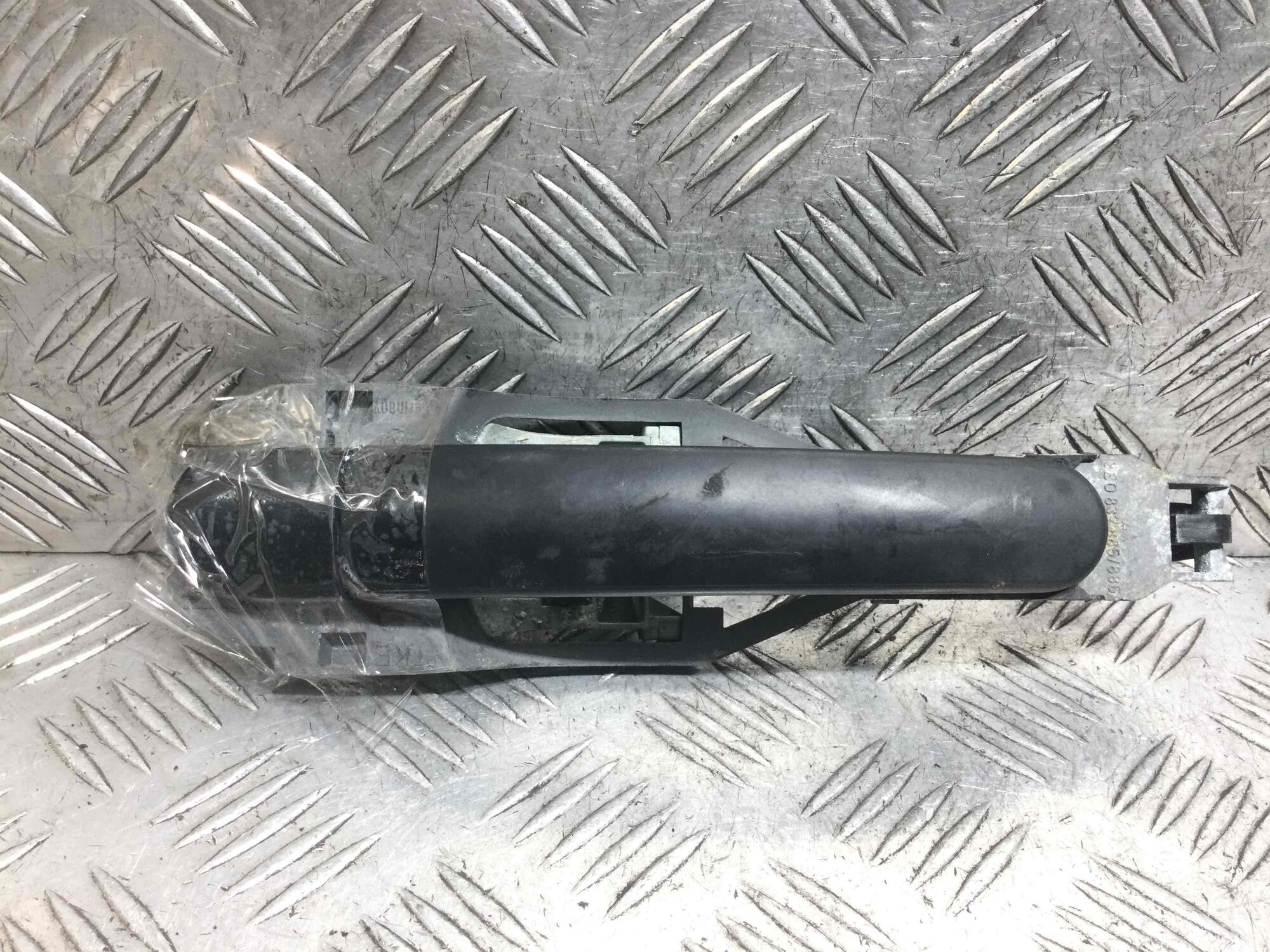 Б/У Ручка наружная задняя правая Volkswagen Golf 4 поколение (1997-2004) 2000 г.