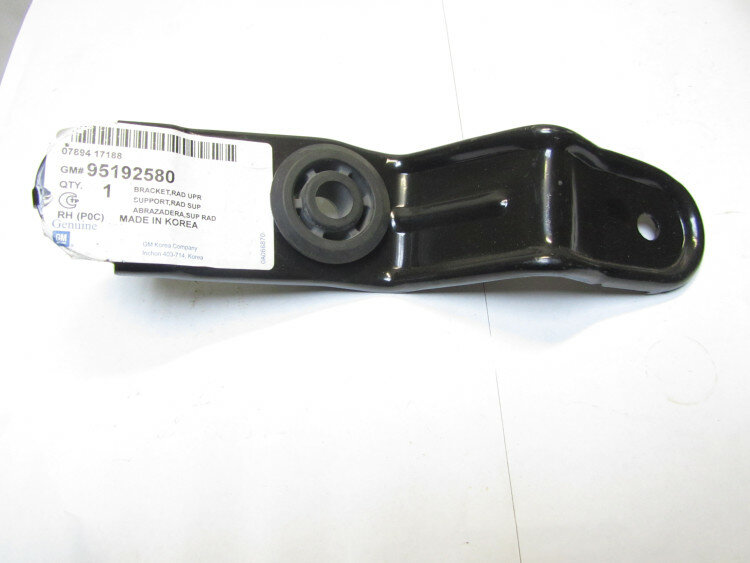 Кронштейн радиатора Опель Антара, Шевроле Каптива верхний правый 96629129 95467552 95192580 - GM