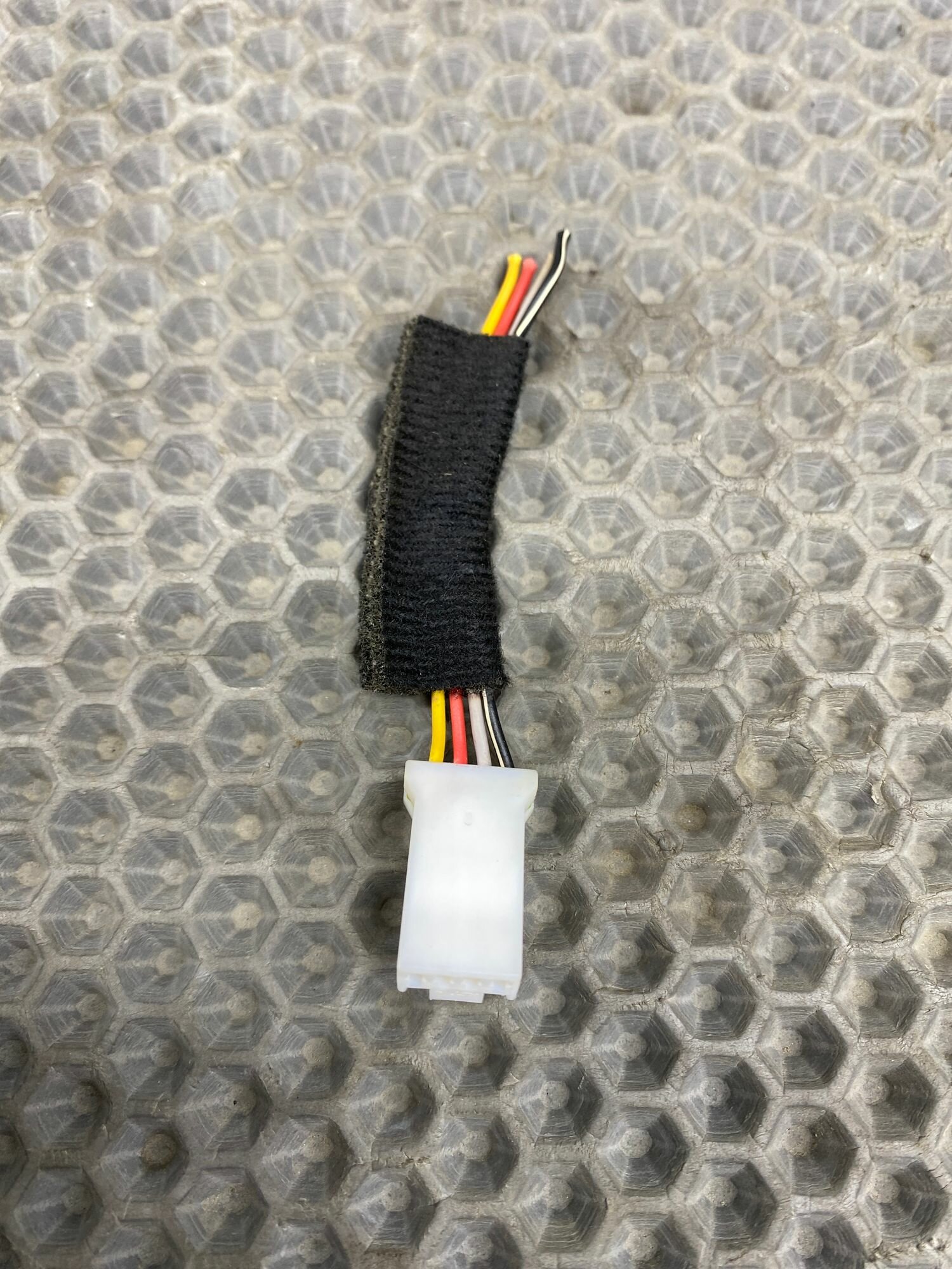 Б\У Фишка USB Kia K5 2.0L. АКПП G4NA 2020г.
