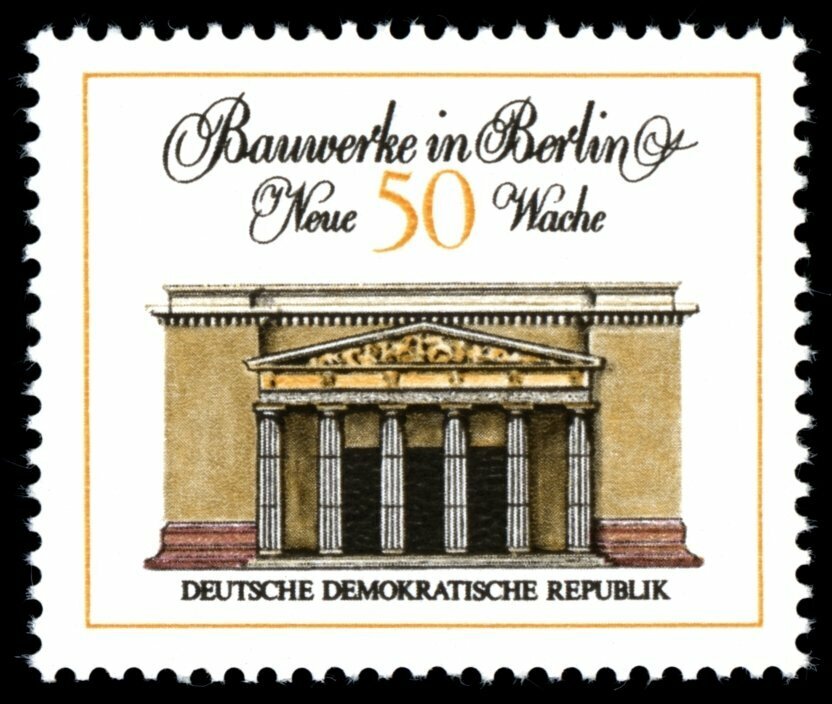 (1971-036) Марка Германия (ГДР) "Казарма Гвардии" Архитектура Берлина II