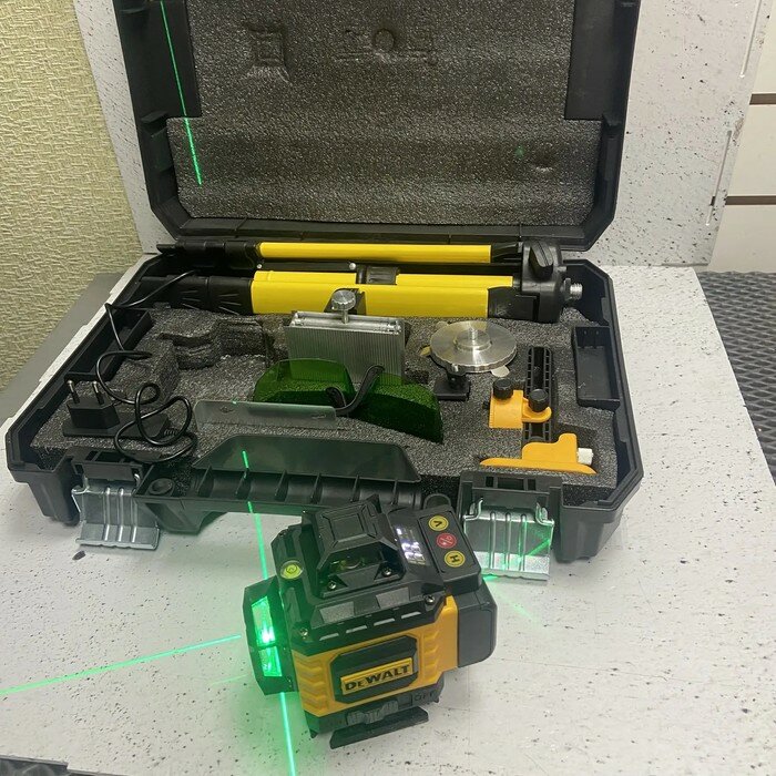 Лазерный уровень DeWALT 4D 16 лучей