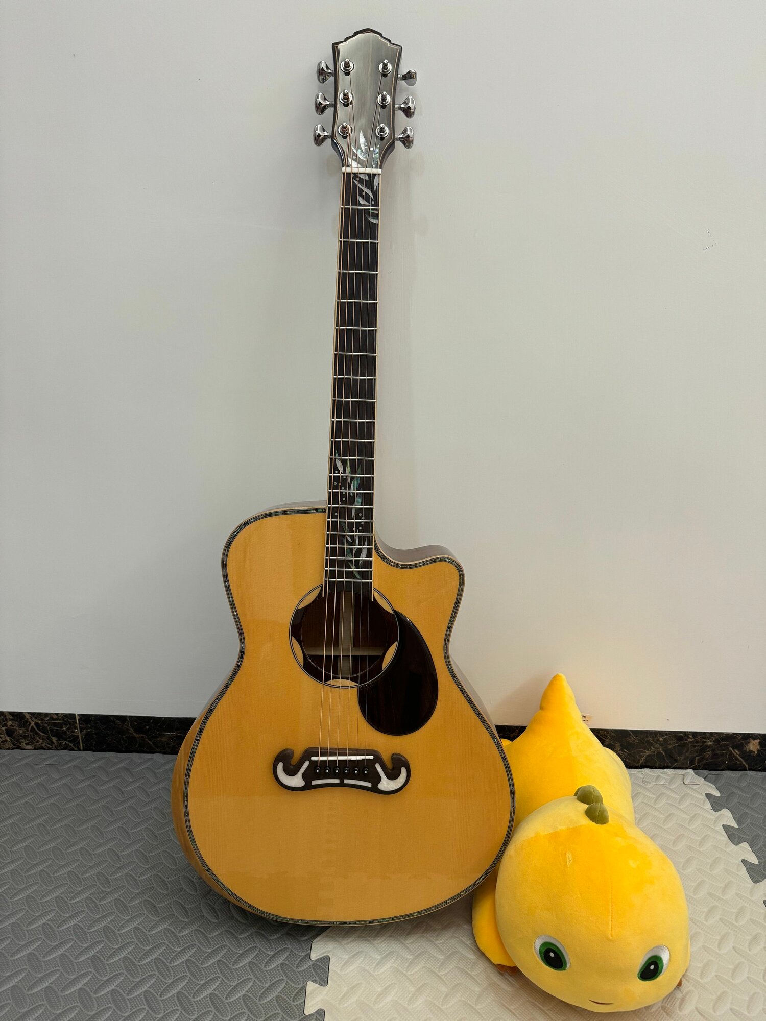 Rocking Star Полная деревянная гитара ручной работы (со звукоснимателем)