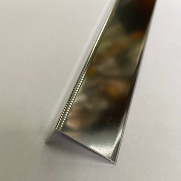 Уголок алюминиевый 30х15мм. Серебро глянец 2.7м.