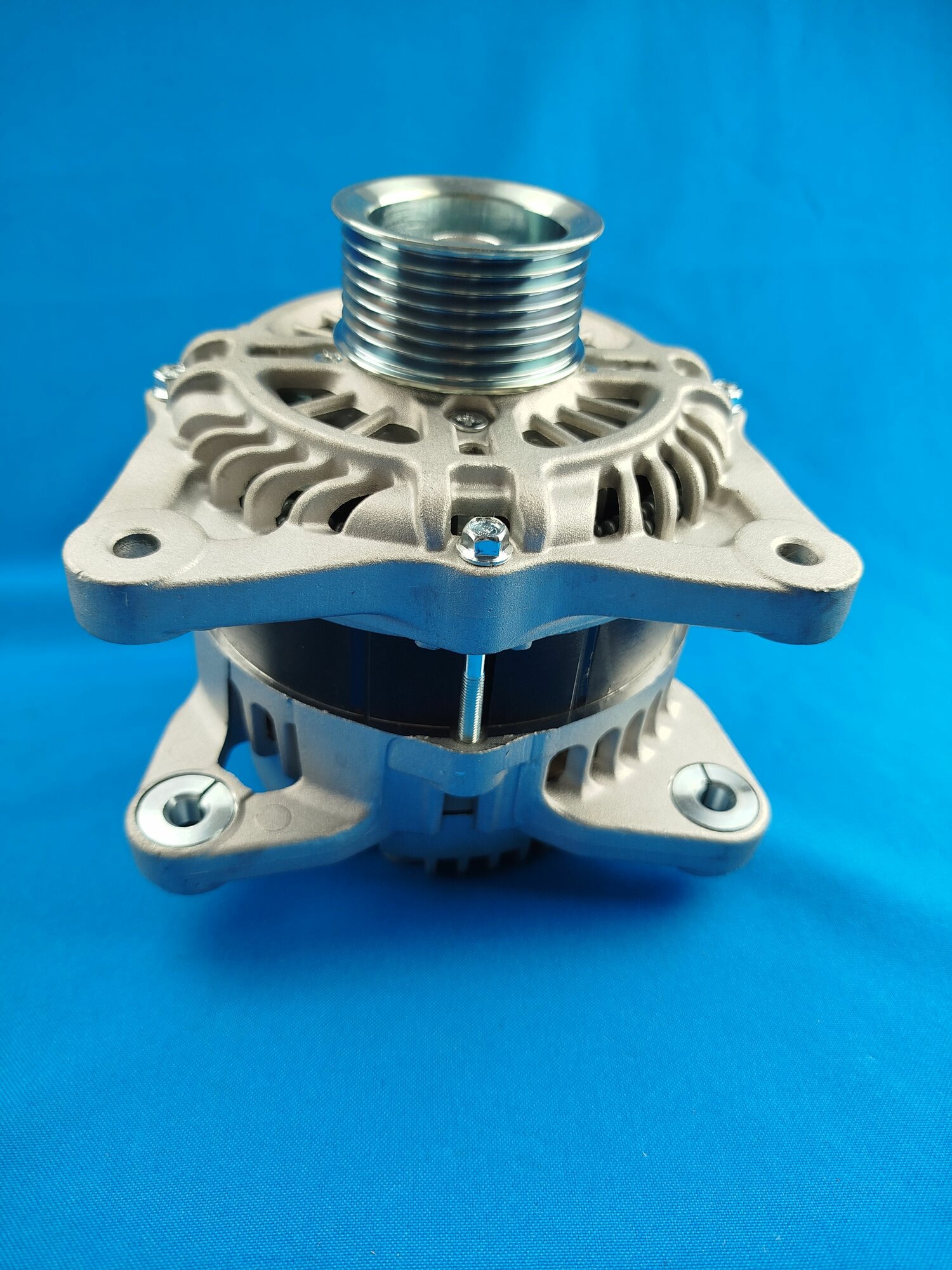 Генератор "LECAR" для автомобилей Nissan Qashqai 06->13, Note 05->12, Tiida 07->14 1.6 (120A)