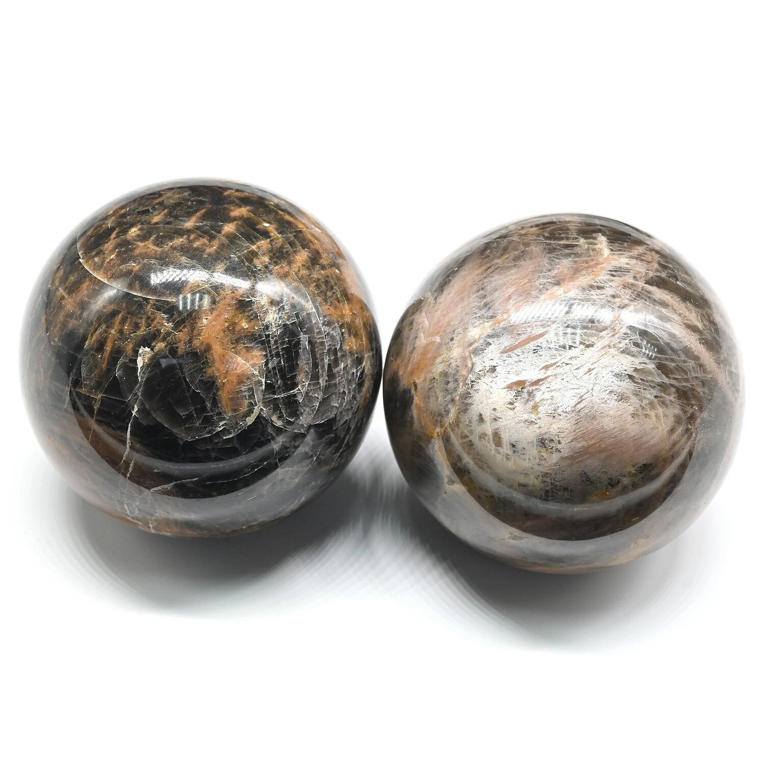 Шар из лунного камня черного, диаметр 59-60мм .