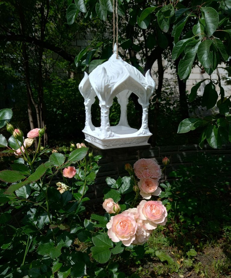 Декоративная кормушка для птиц