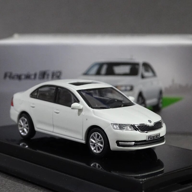 Модель автомобиля HYINUO Skoda Rapid 1/64