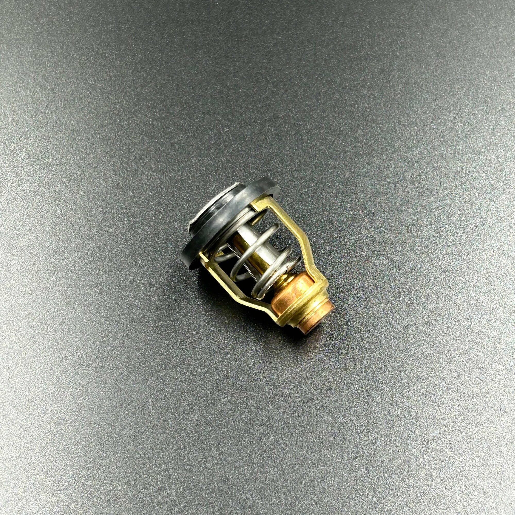 Термостат Suzuki DF90-300, DF70-90 60℃ (17670-90J01) (Производитель Omax)
